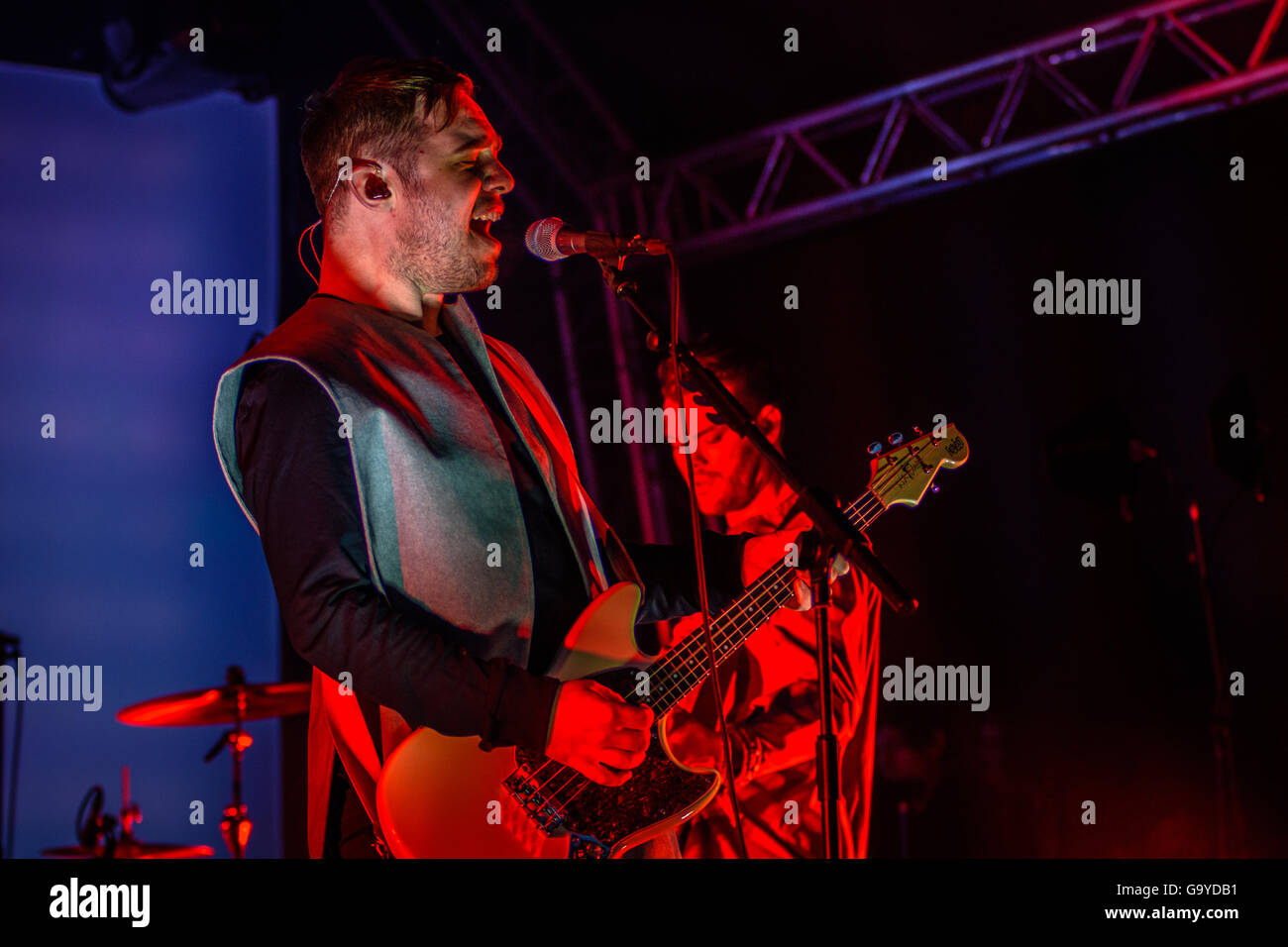 Swim deep concert hi-res stock photography and images - Alamy