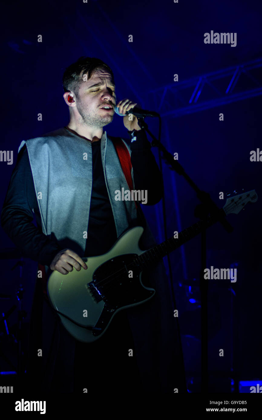 Swim deep concert hi-res stock photography and images - Alamy