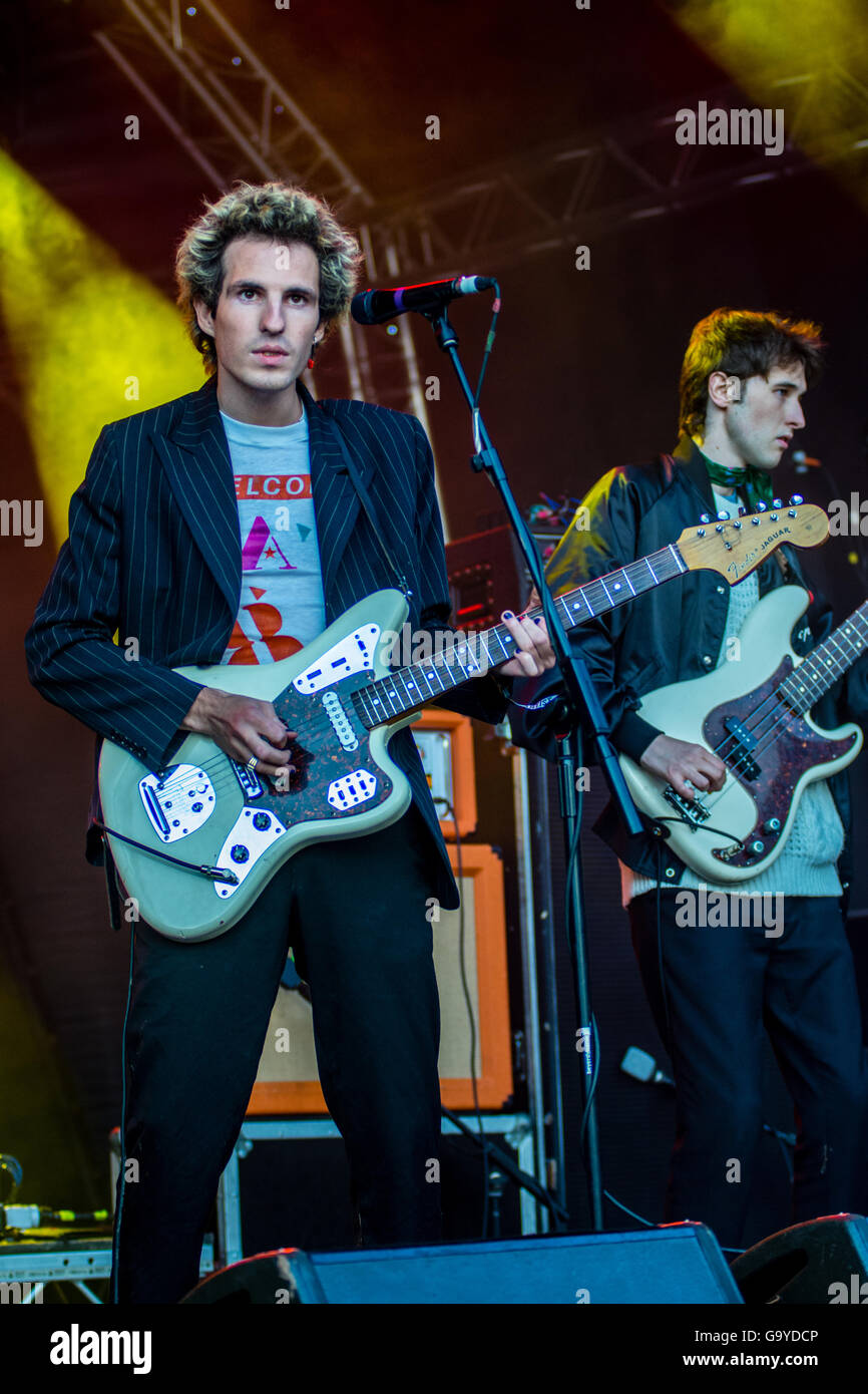 Swim deep concert hi-res stock photography and images - Alamy