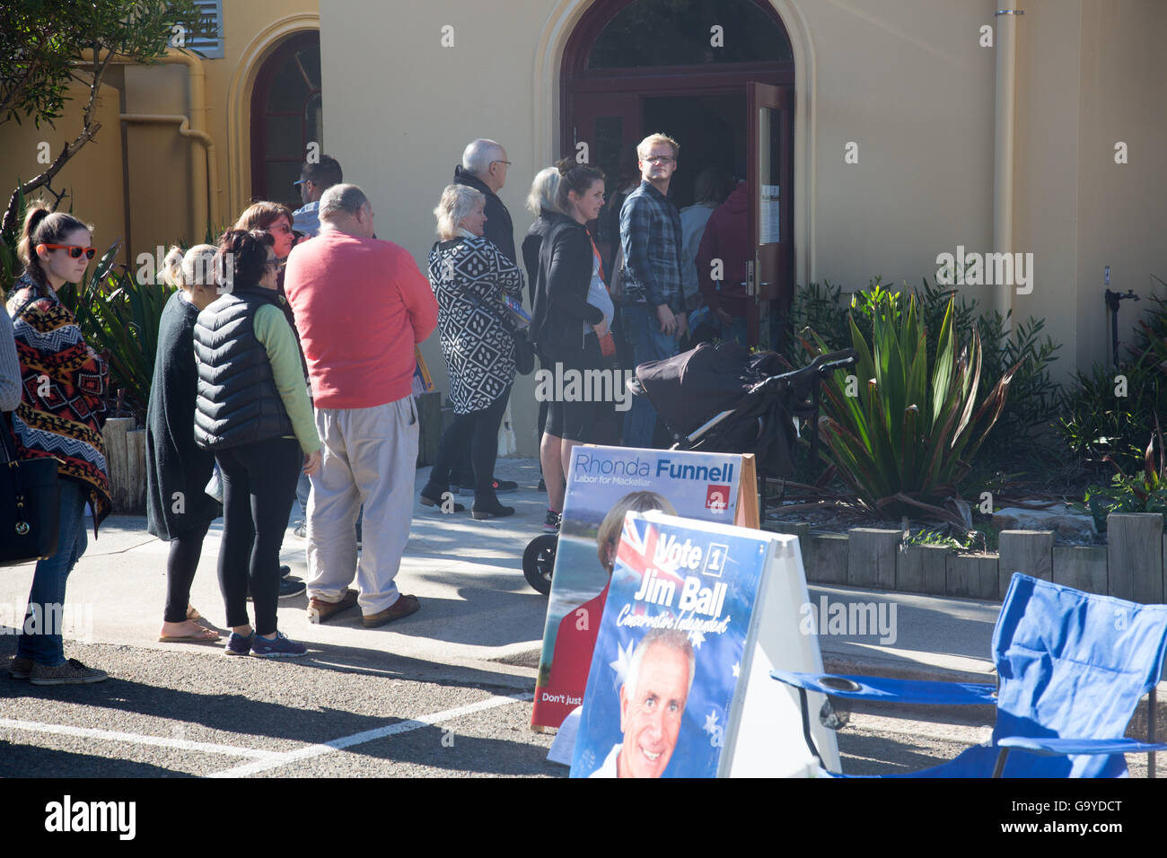 Australian federal member of parliament hi-res stock photography and ...