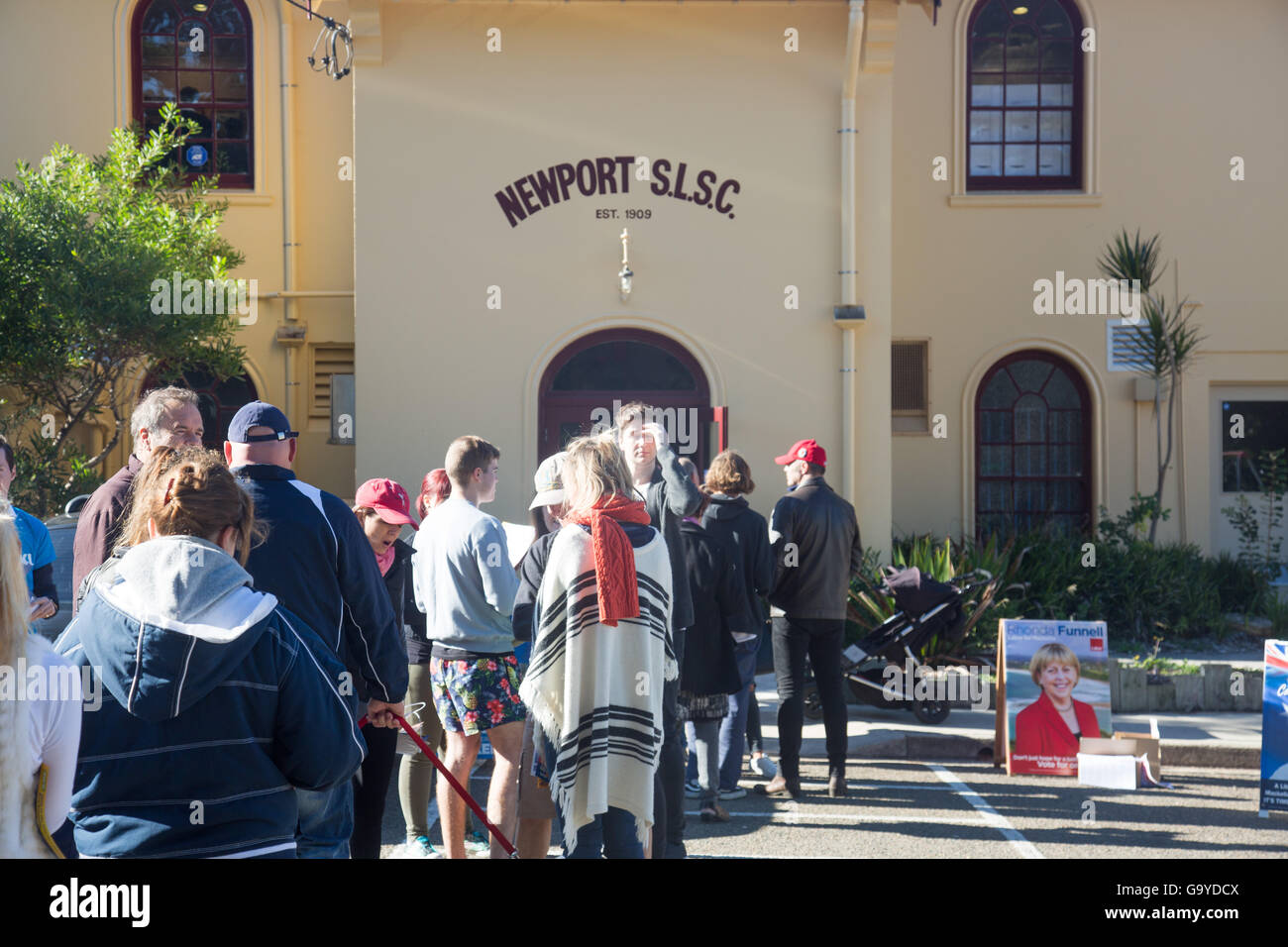 Australians vote hi-res stock photography and images - Alamy