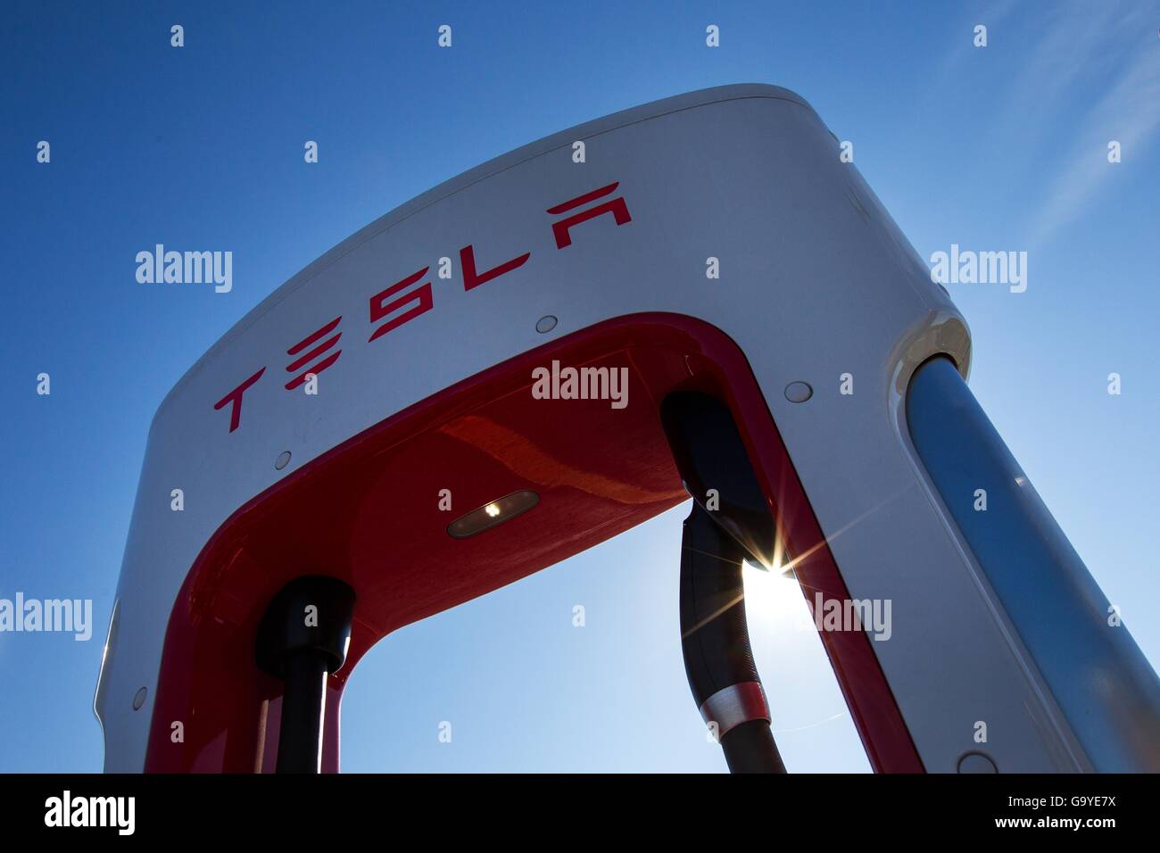 Tesla supercharger units hi-res stock photography and images - Alamy
