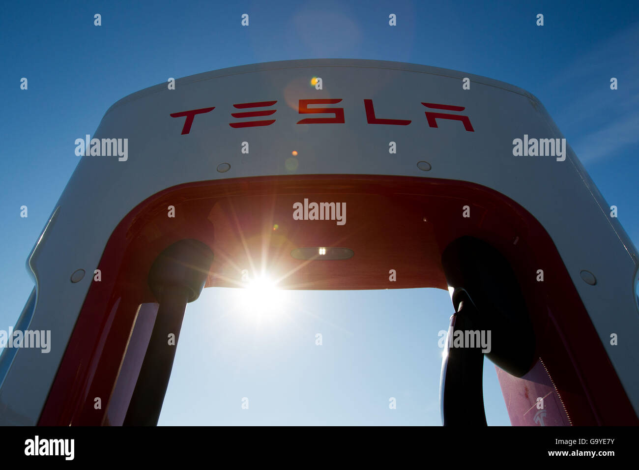 Tesla supercharger units hi-res stock photography and images - Alamy