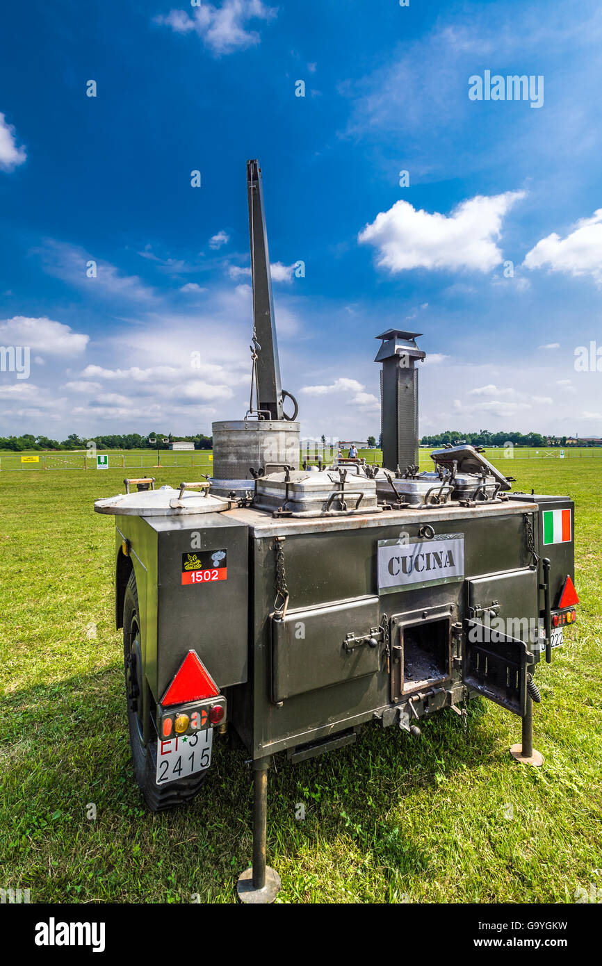 Cucina da campo militare hi-res stock photography and images - Alamy