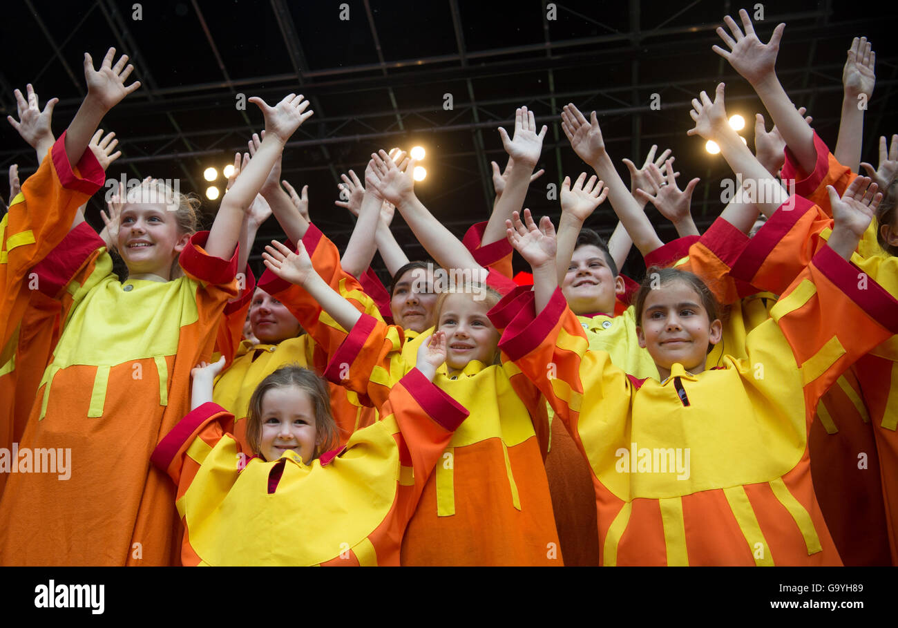 Children from 'KISI International Kinderchor" (KISI International ...