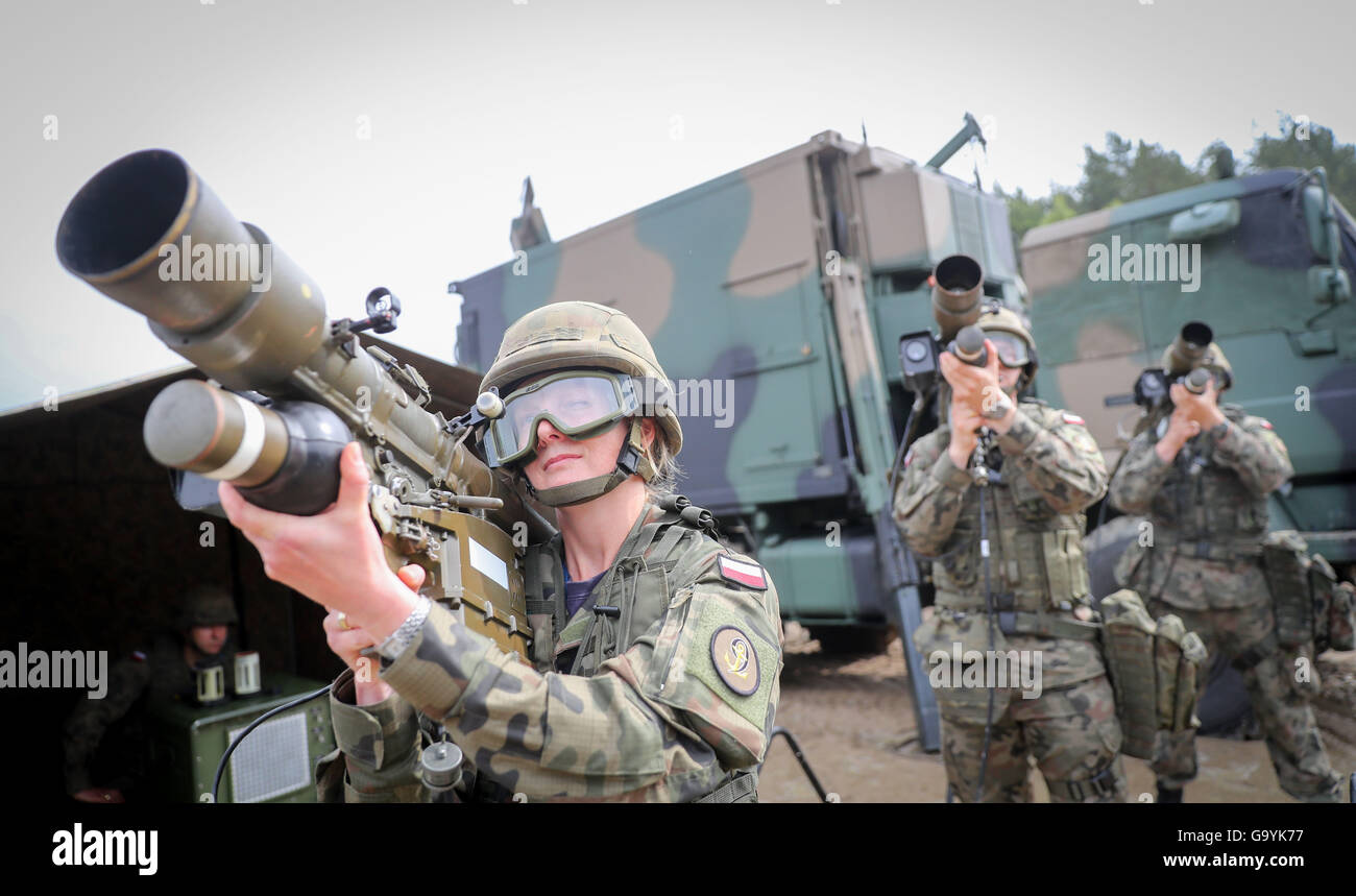 Ustka, Poland. 16th June, 2016. Polish Nato soldiers present portable ...