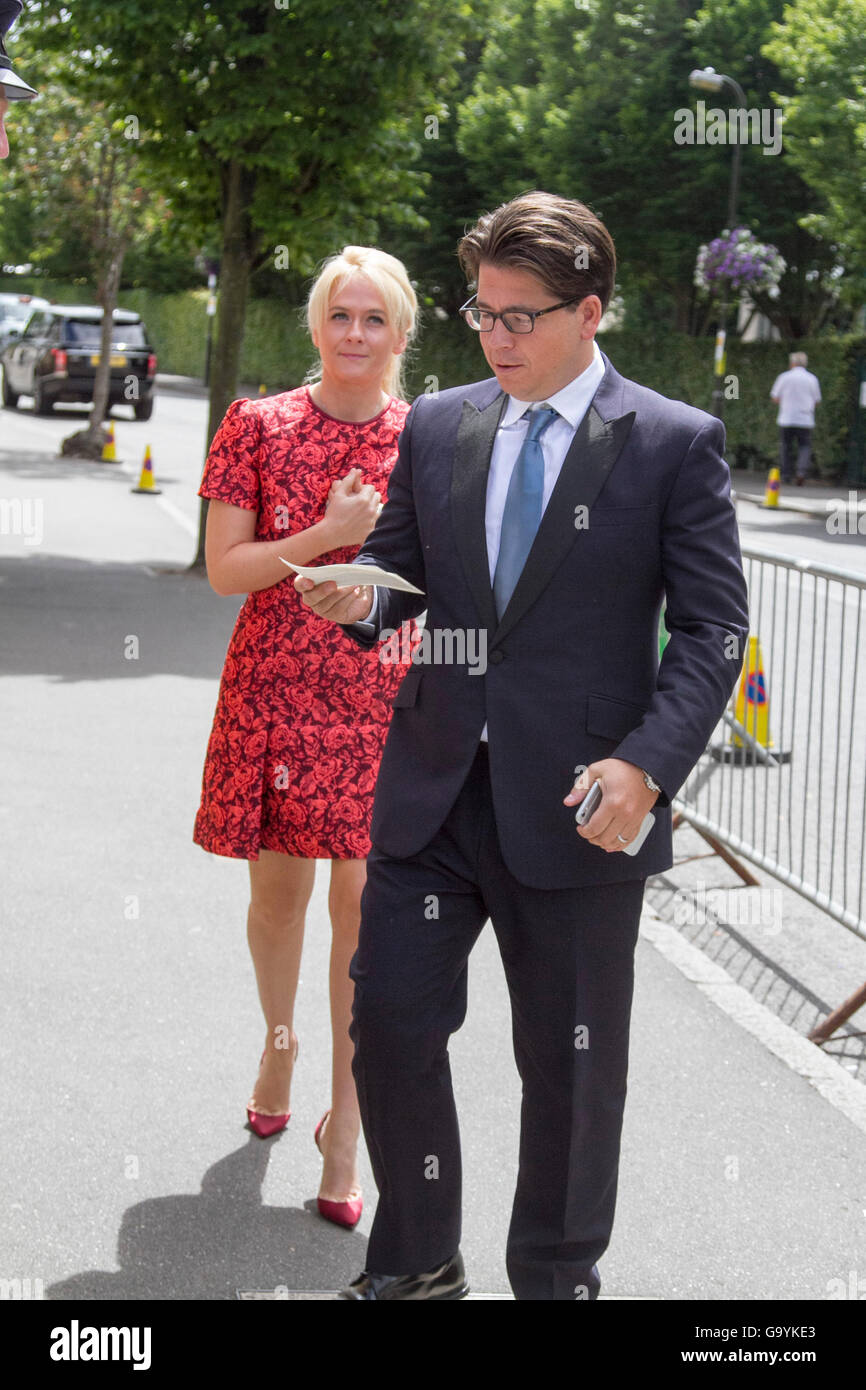 Michael mcintyre and kitty hi-res stock photography and images - Alamy