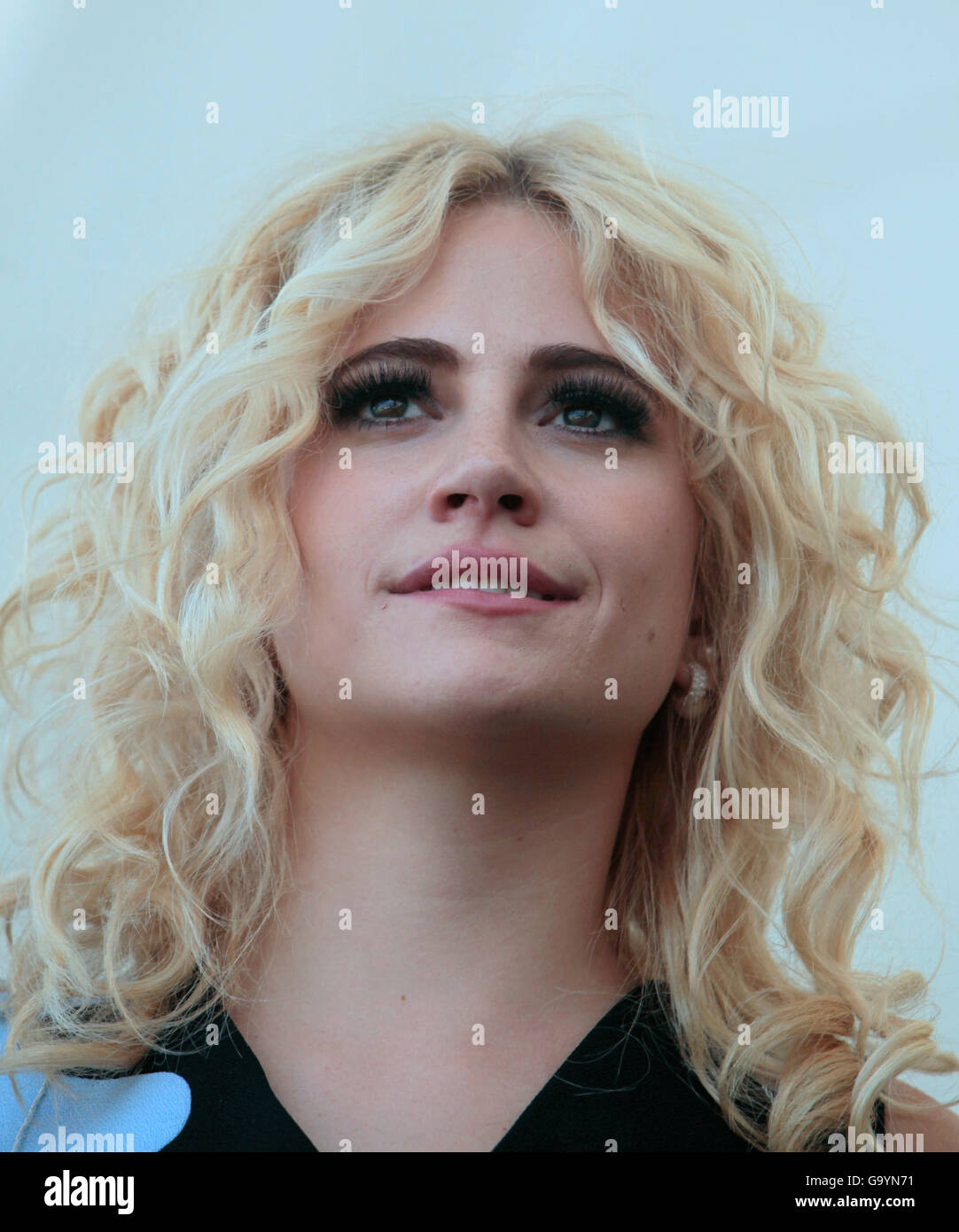 Pixie lott performing one hi-res stock photography and images - Alamy