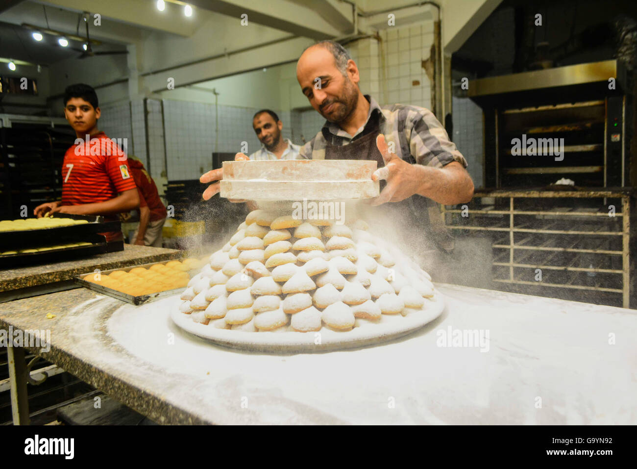 Cairo, Egypt. 16th July, 2015. Egyptian bakers prepare date-filled mini ...