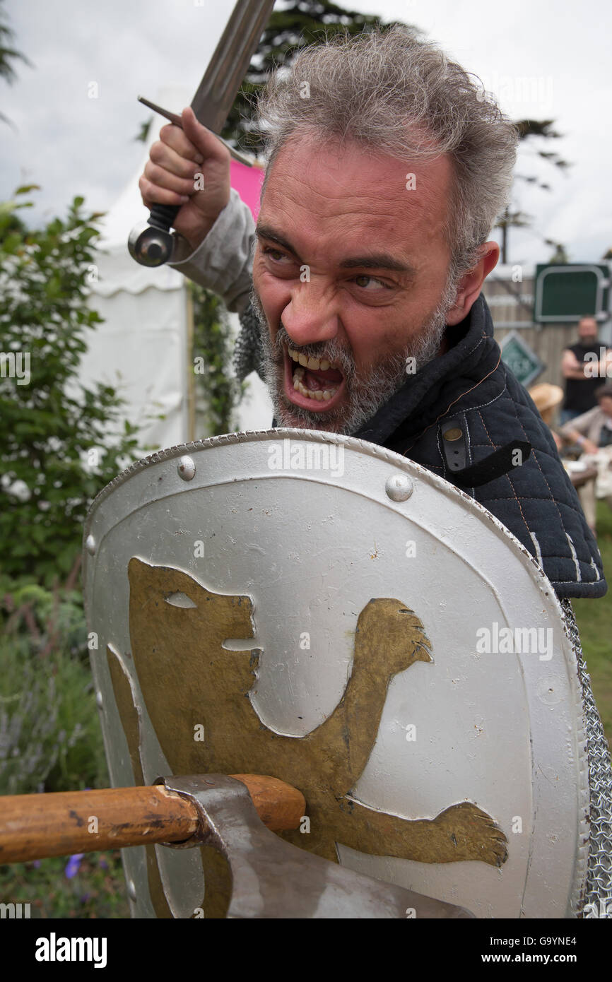 Hampton Court, UK. 4th July, 2016.Norman and Saxon actors in the Le ...