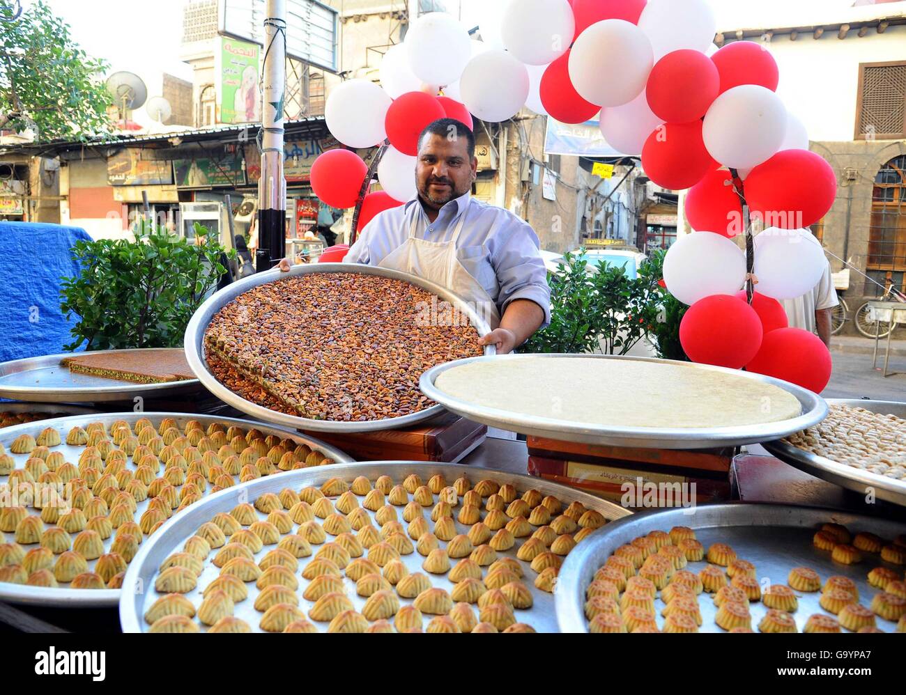 Damascus, Syria. 4th July, 2016. A vendor shows Arabic sweet in ...