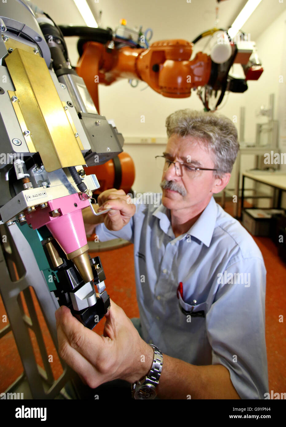 Assemblage robot hi-res stock photography and images - Alamy
