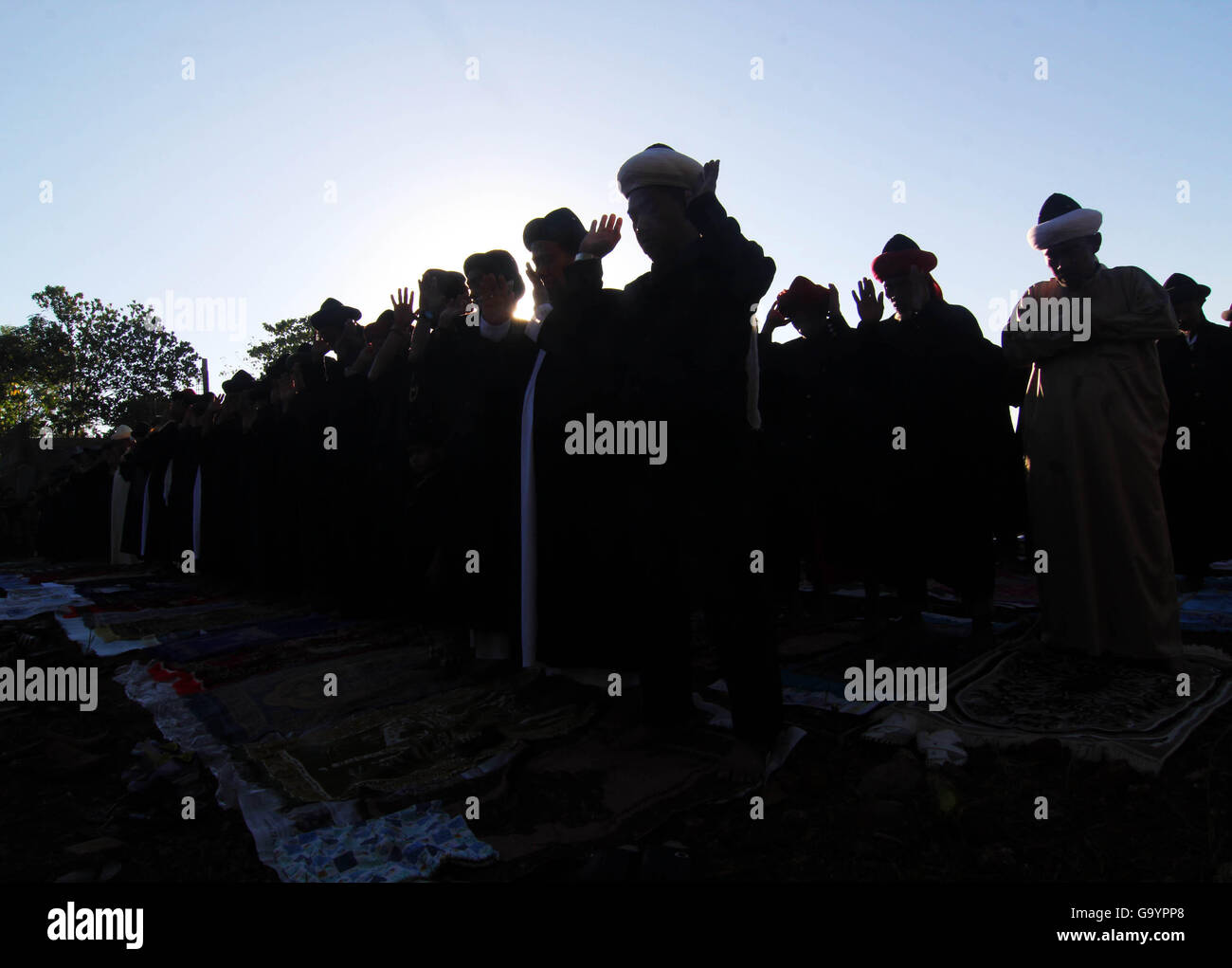 Full burqa hi-res stock photography and images - Alamy