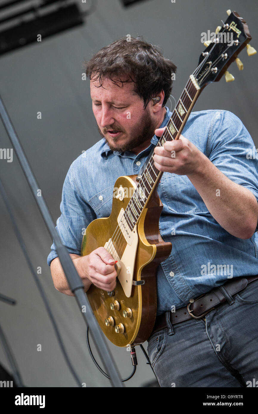 Nathaniel rateliff hi-res stock photography and images - Alamy