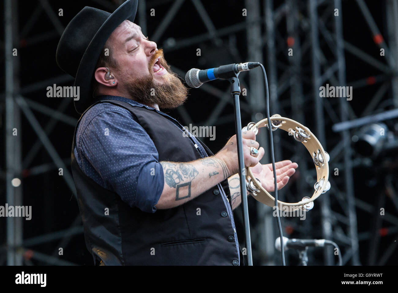 Nathaniel rateliff and the night sweats hi-res stock photography and ...