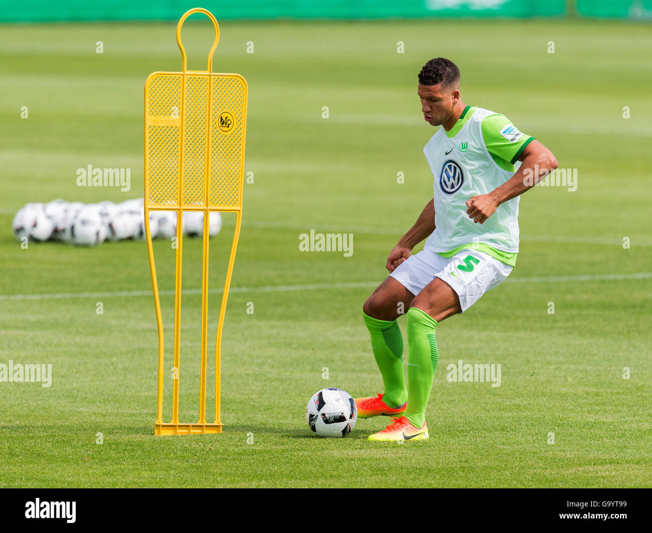 New signing Jeffrey Bruma in action during the training kick-off with ...