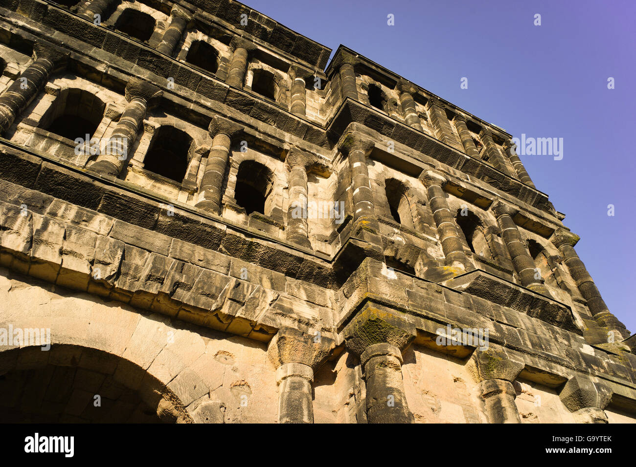 Roman gate hi-res stock photography and images - Alamy