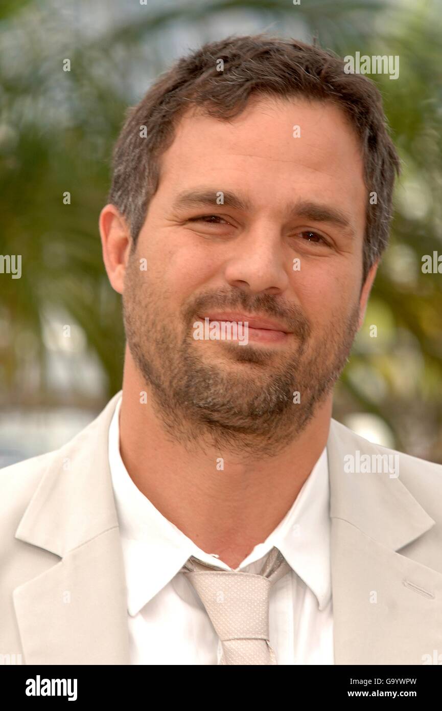 Mark Ruffalo poses for photographers during a photocall for Zoidiac ...
