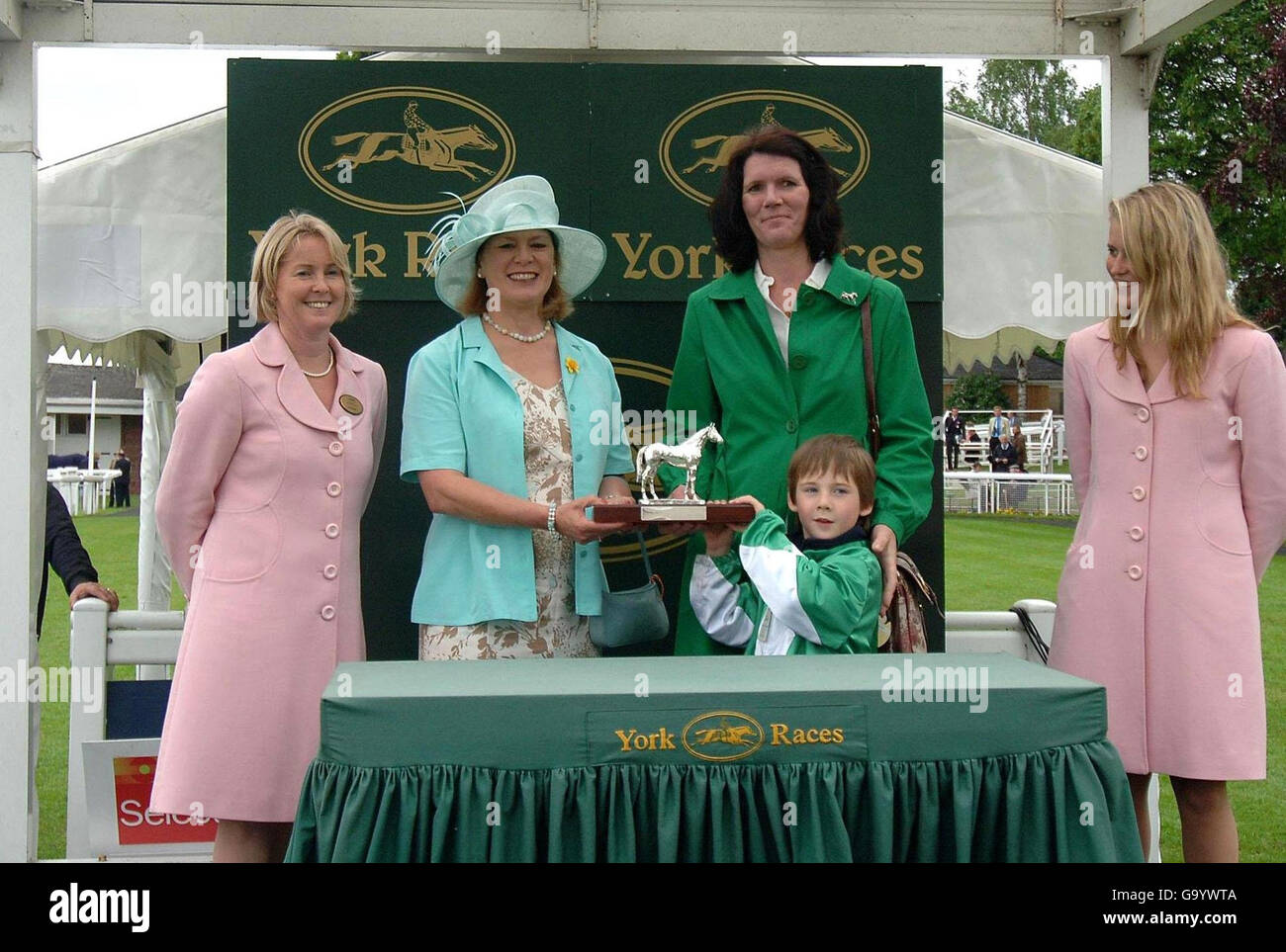 Joan Pratt the widow of Robert Pratt, PA racing journalist, during the ...