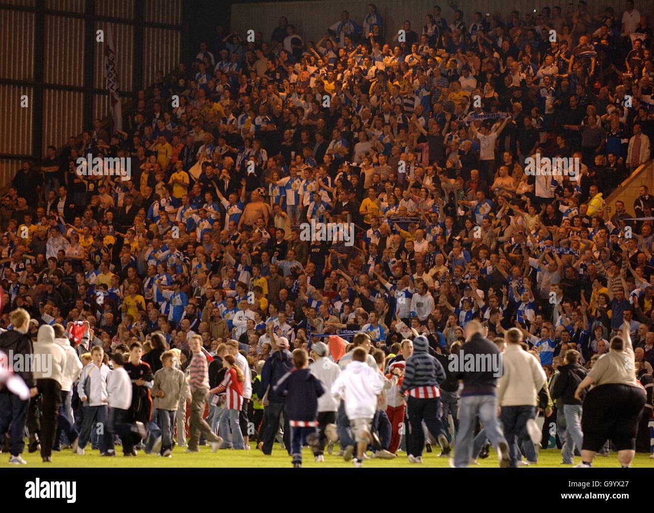 Pitch invasion bristol rovers fans hi-res stock photography and images ...