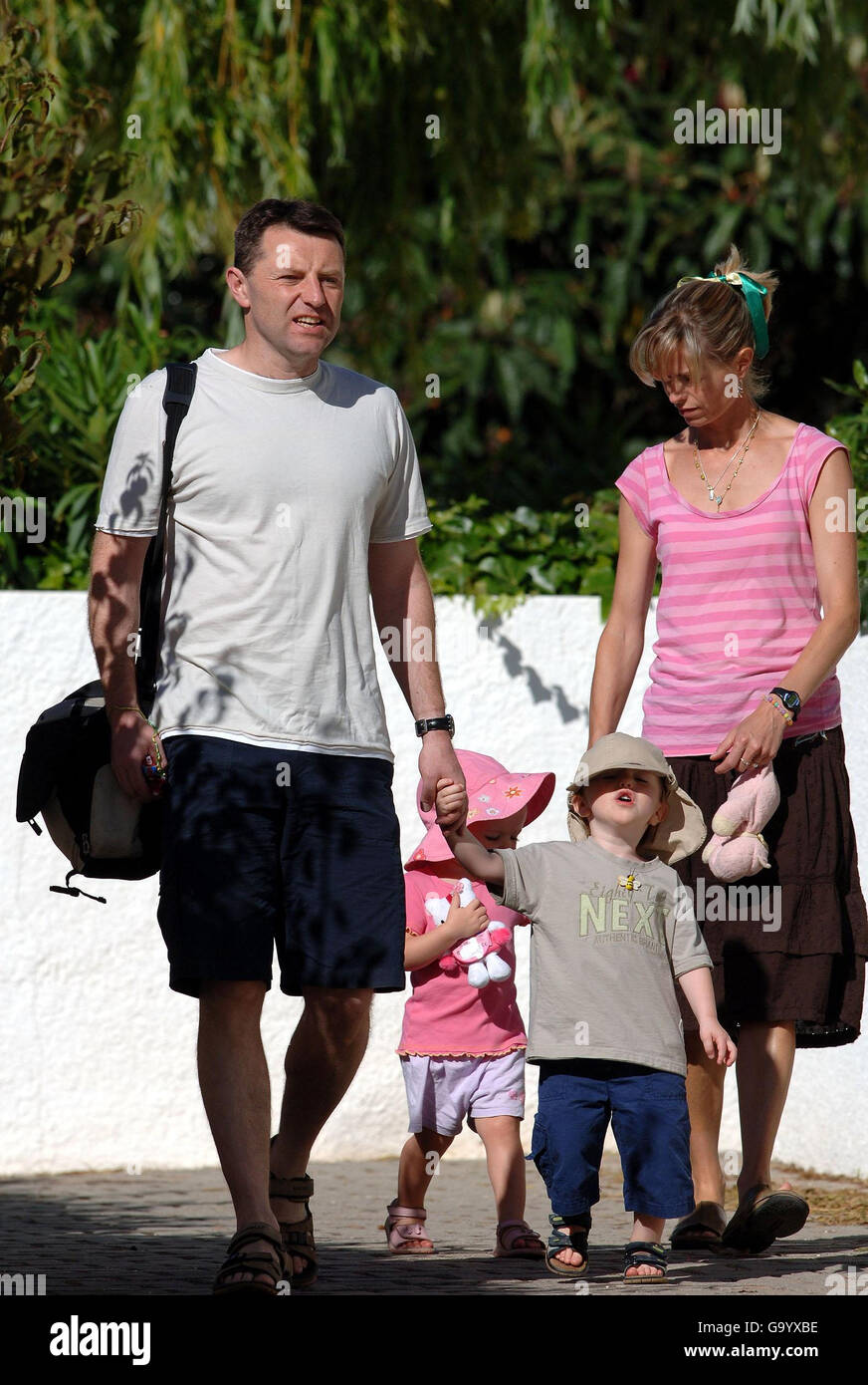 Couple portugal sad hi-res stock photography and images - Alamy