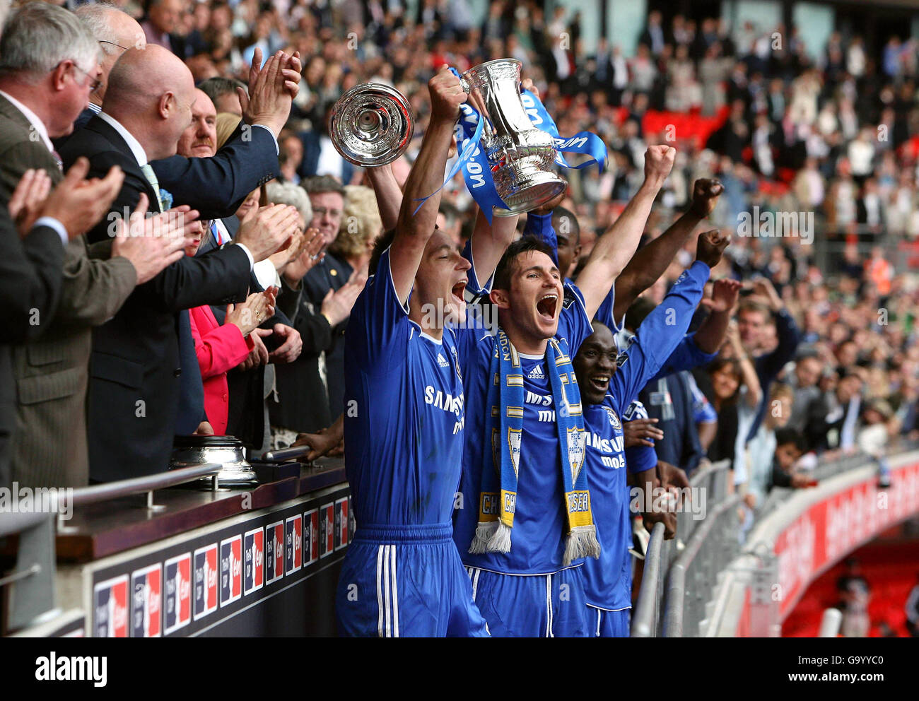 John terry trophy wembley hi-res stock photography and images - Alamy