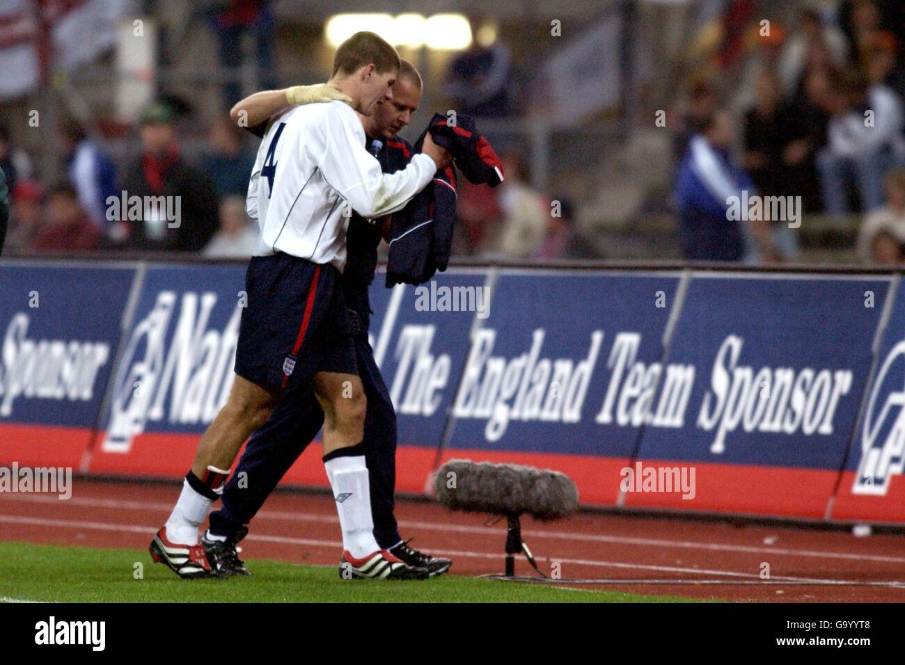 Physio walking off talking football hi-res stock photography and images ...