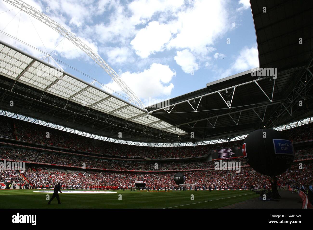 Wembley stadium view hi-res stock photography and images - Alamy