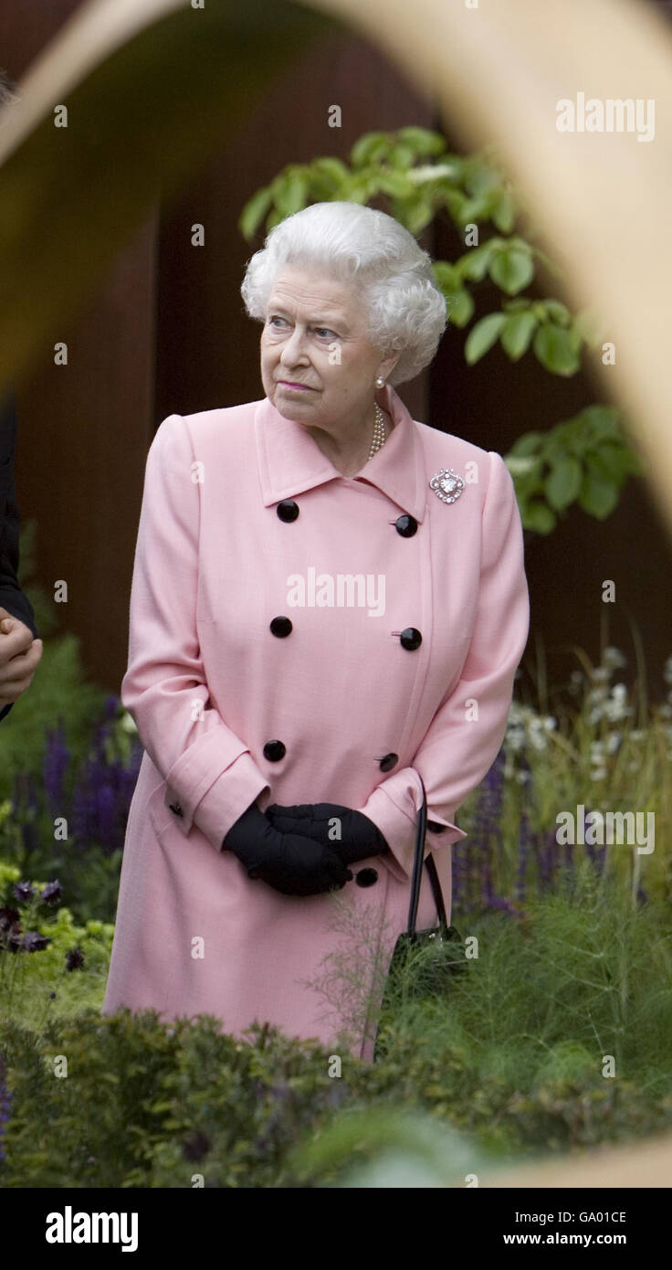 Queen Elizabeth II at the Chelsea Flower Show Stock Photo - Alamy