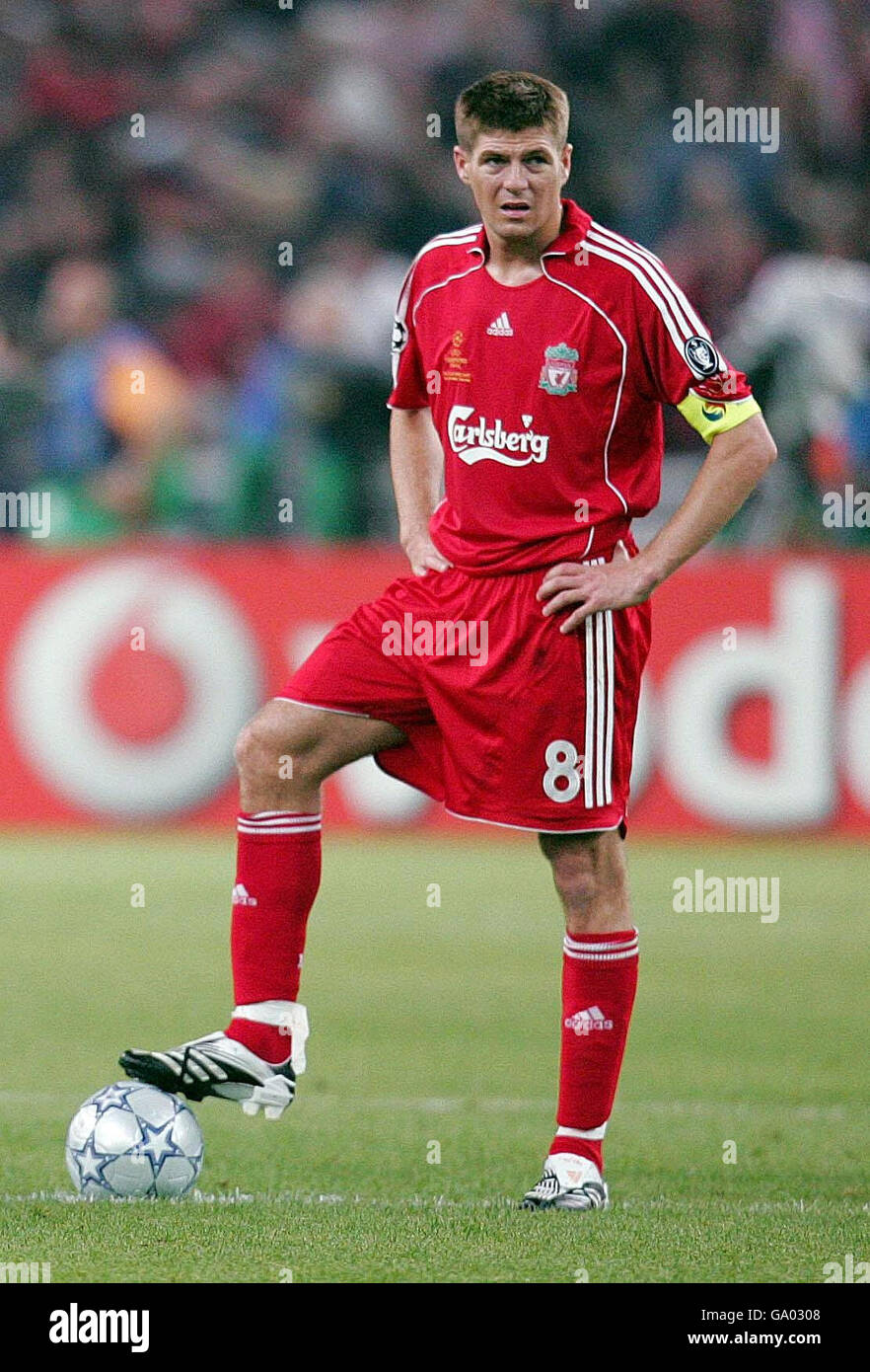 Liverpool's Steven Gerrard looking dejected after AC Milan score during ...