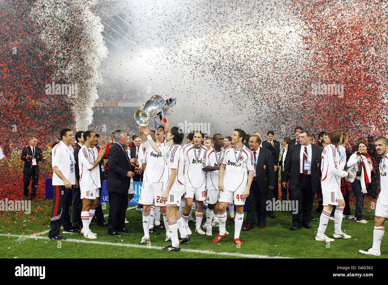 AC Milan celebrate with the trophy after the Champions League Final at ...