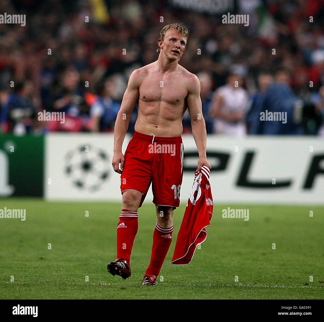 Liverpool's Dirk Kuyt stands dejected at the final whistle Stock Photo ...