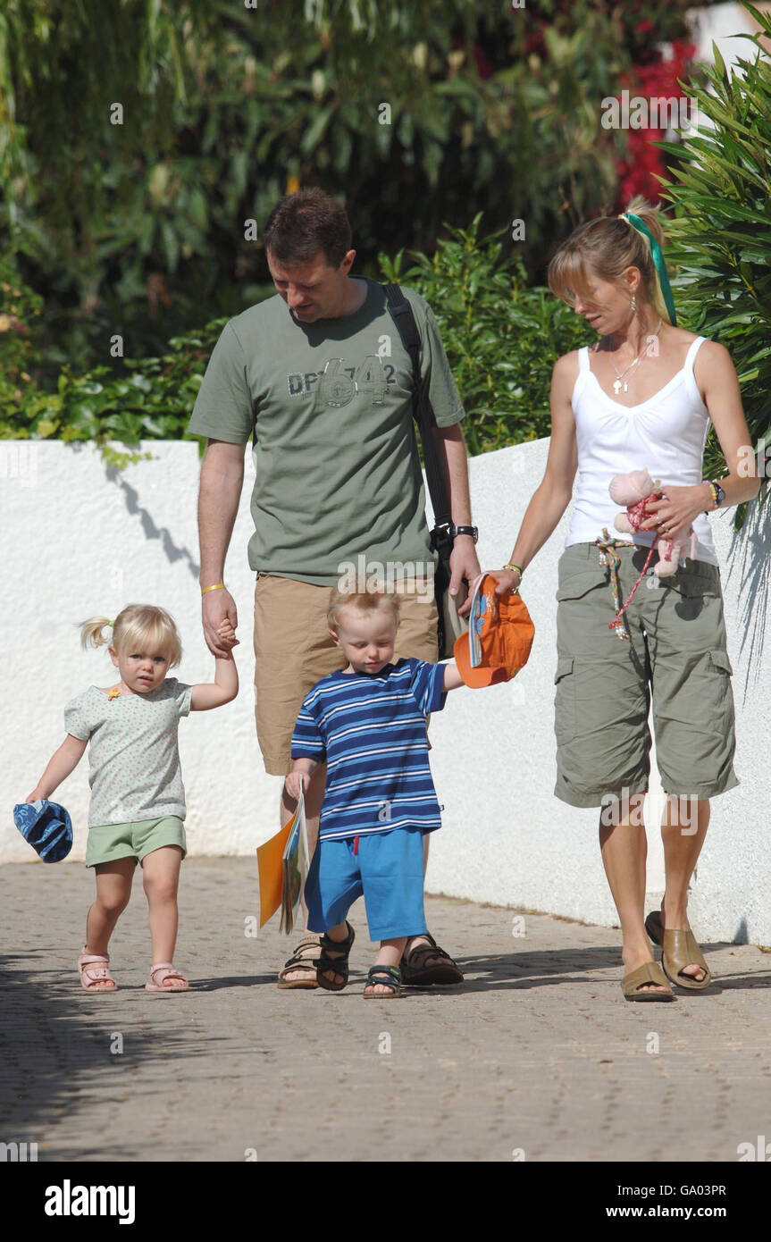 Kate gerry mccann children creche in praia da luz hi-res stock ...