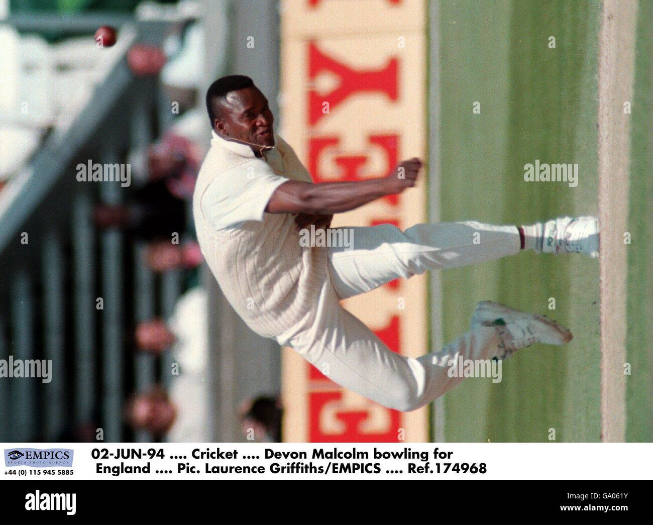 Devon malcolm bowling hi-res stock photography and images - Alamy