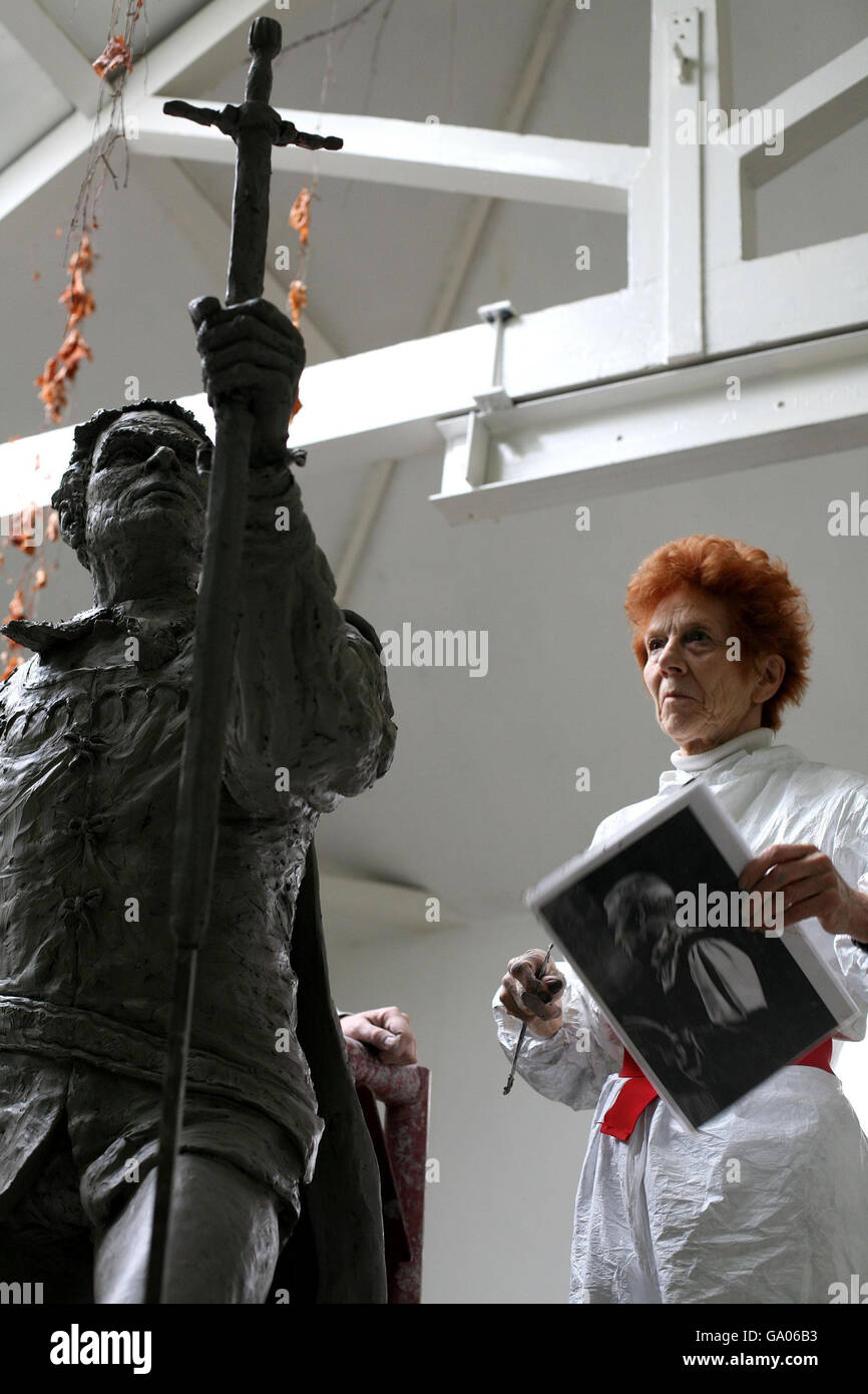 Leading British sculptor Angela Conner works on a Laurence Olivier ...
