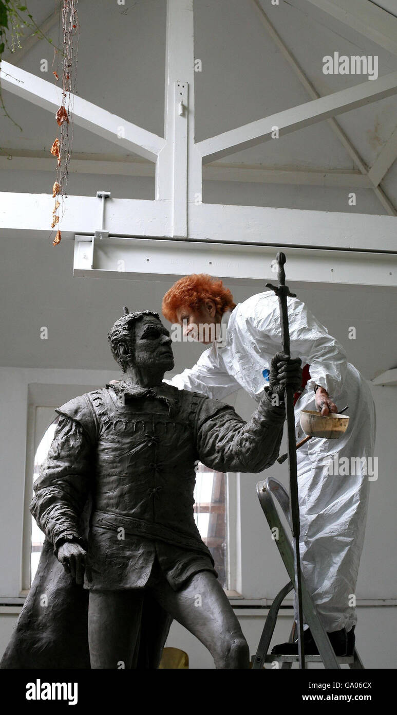Leading British sculptor Angela Conner works on a Laurence Olivier ...