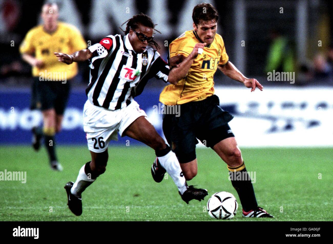 Juventus edgar davids in action hi-res stock photography and images - Alamy