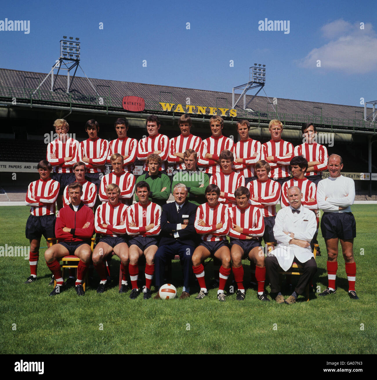 Fisher and g horsefall trainer bottom row hi-res stock photography and ...