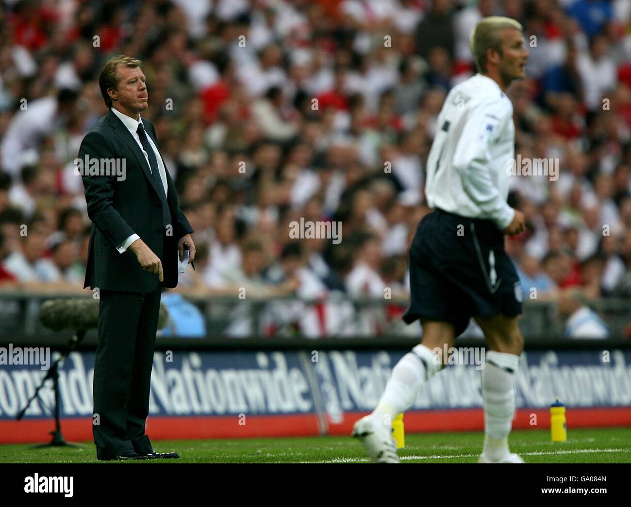 England manager Steve McClaren on the touchline as David Beckham looks ...