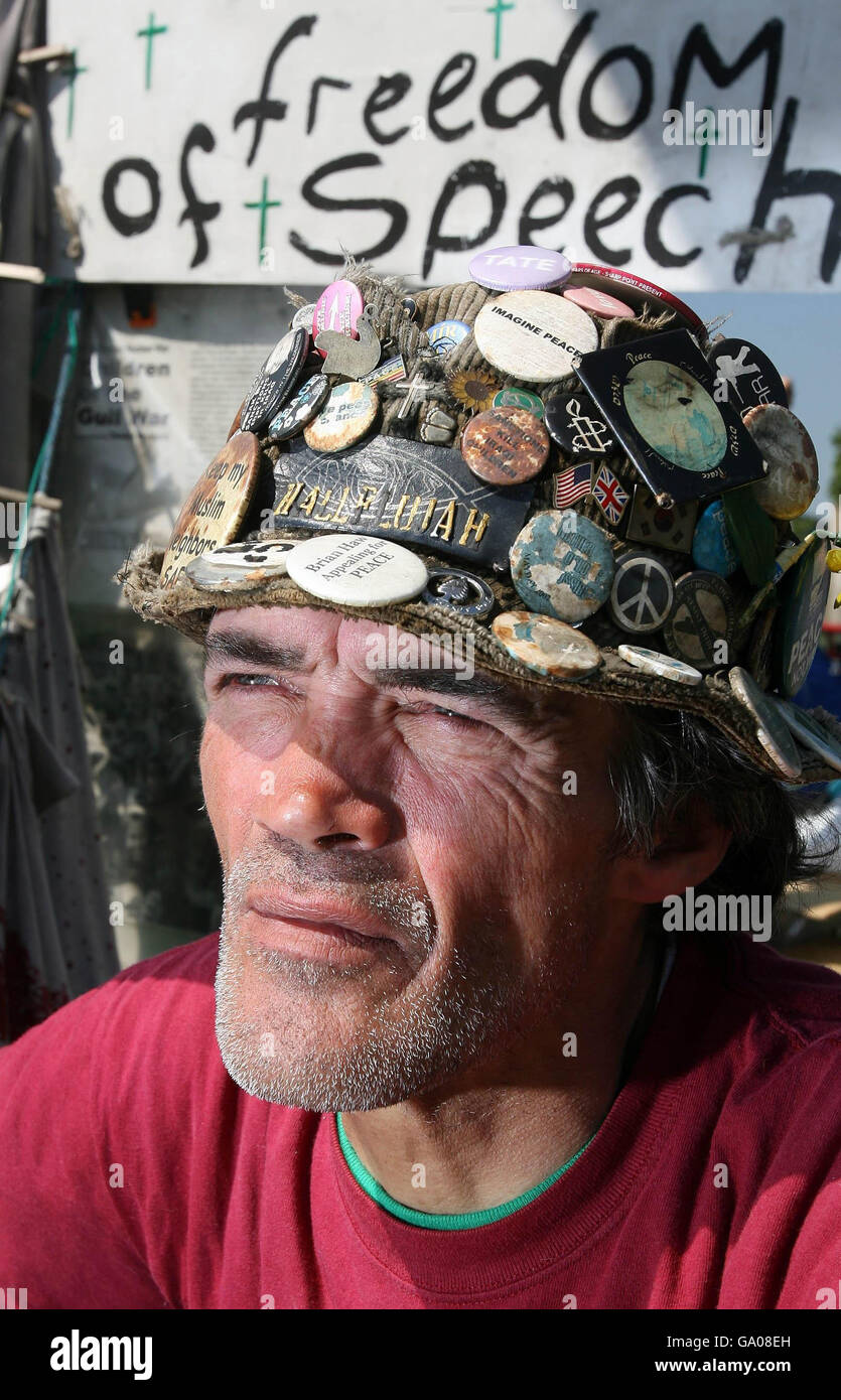 Sixth anniversary of Brian Haw protest Stock Photo - Alamy