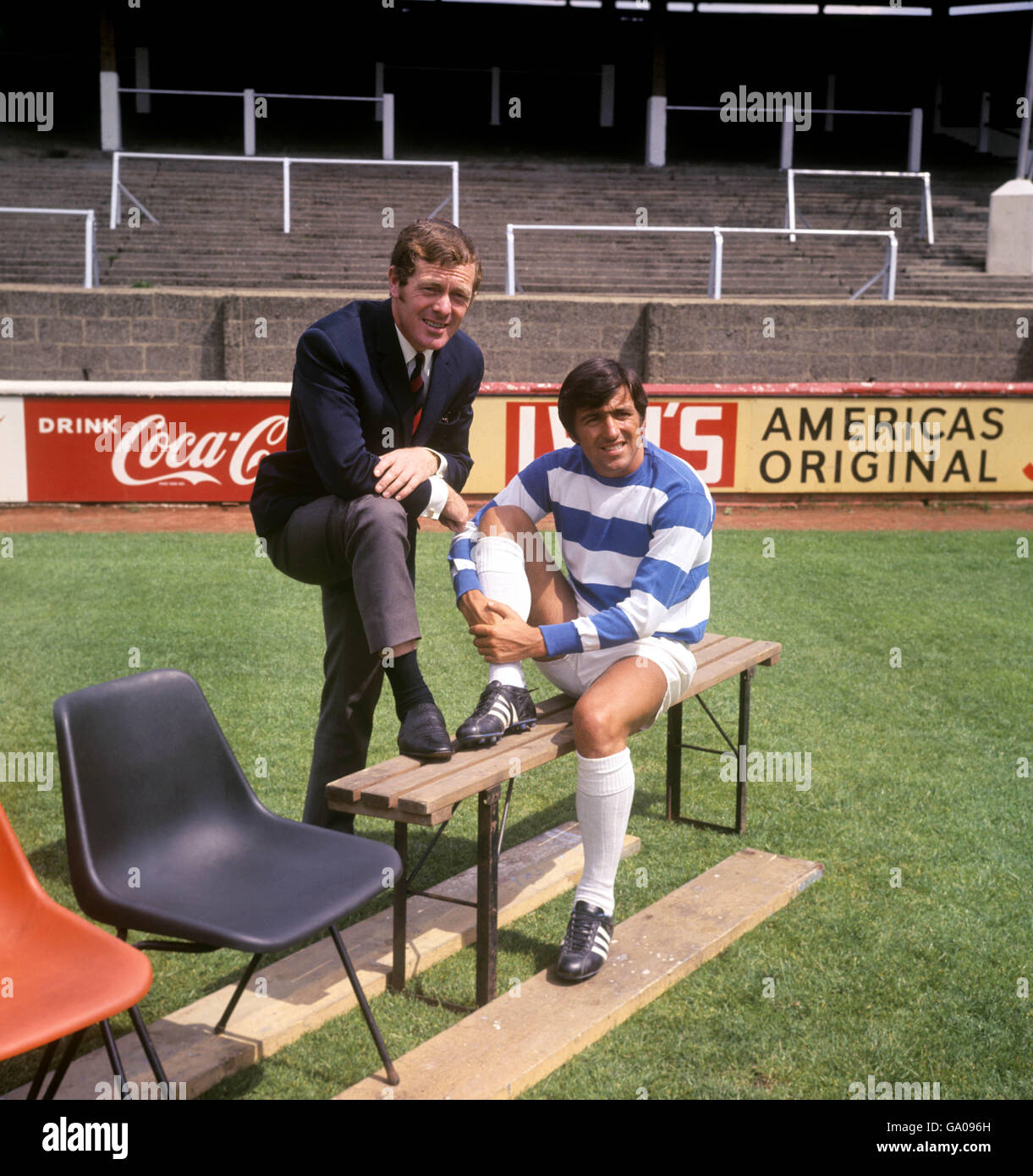 Queen's Park Rangers Manager Les Allen with Terry Venables Stock Photo ...