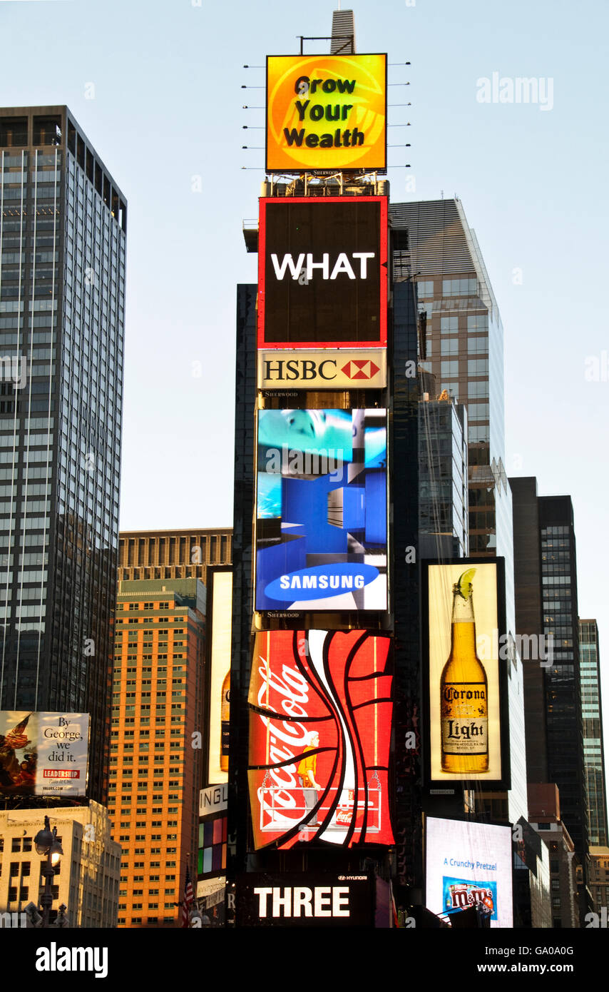 Times square 42nd street hi-res stock photography and images - Alamy