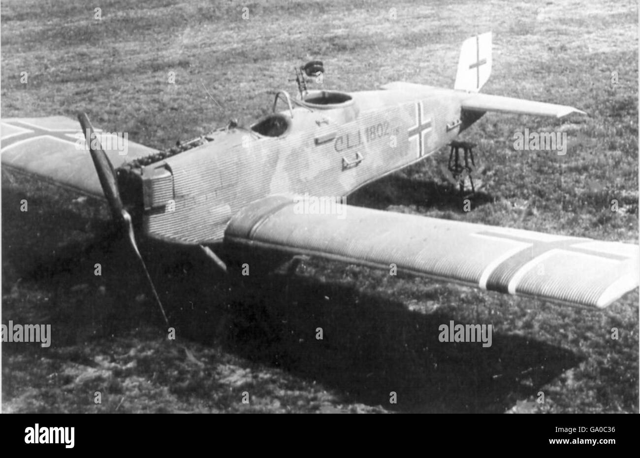 The F-4 Phantom II, a versatile fighter jet used by both the U.S. Navy ...