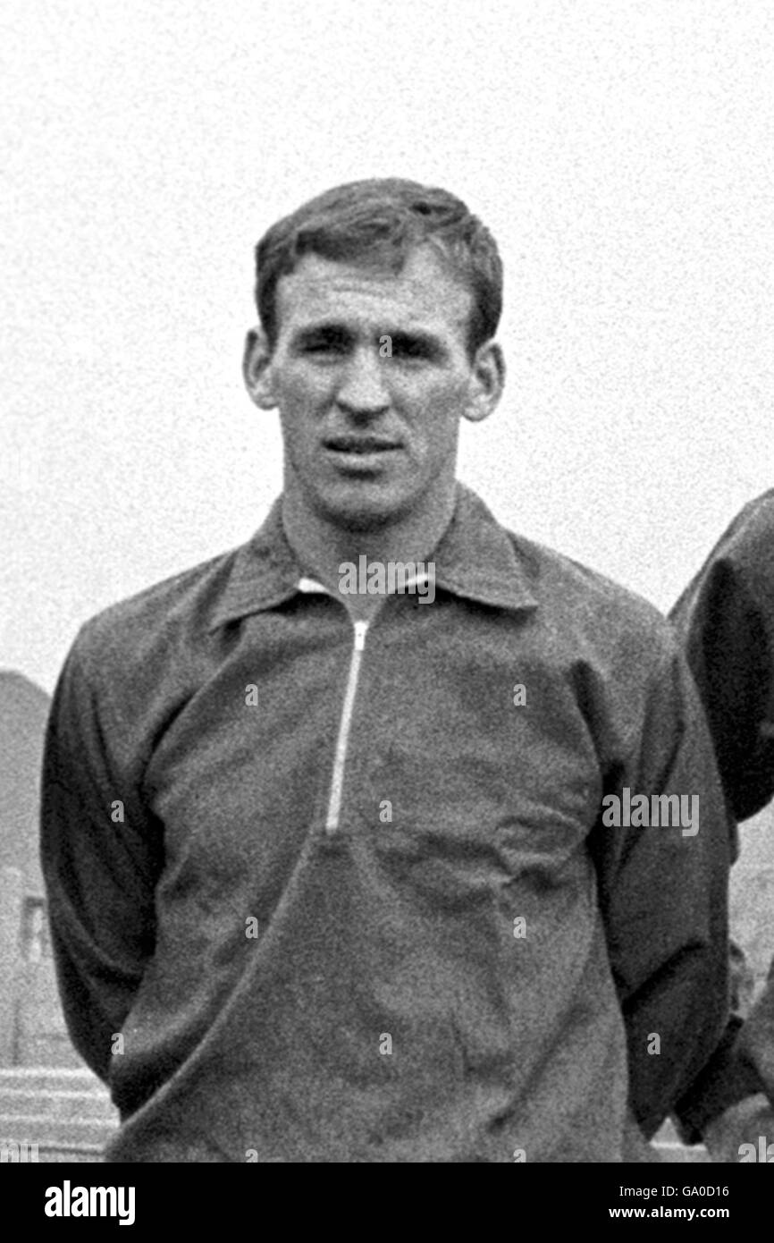 Soccer - Pat Crerand Stock Photo - Alamy