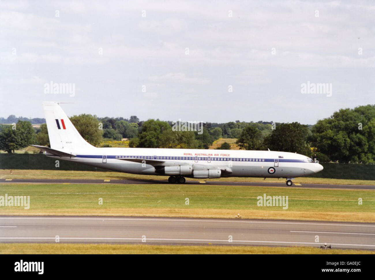 Supermarine Spitfire Mk IX MH434 in flight, taken on October 8, 1966 ...