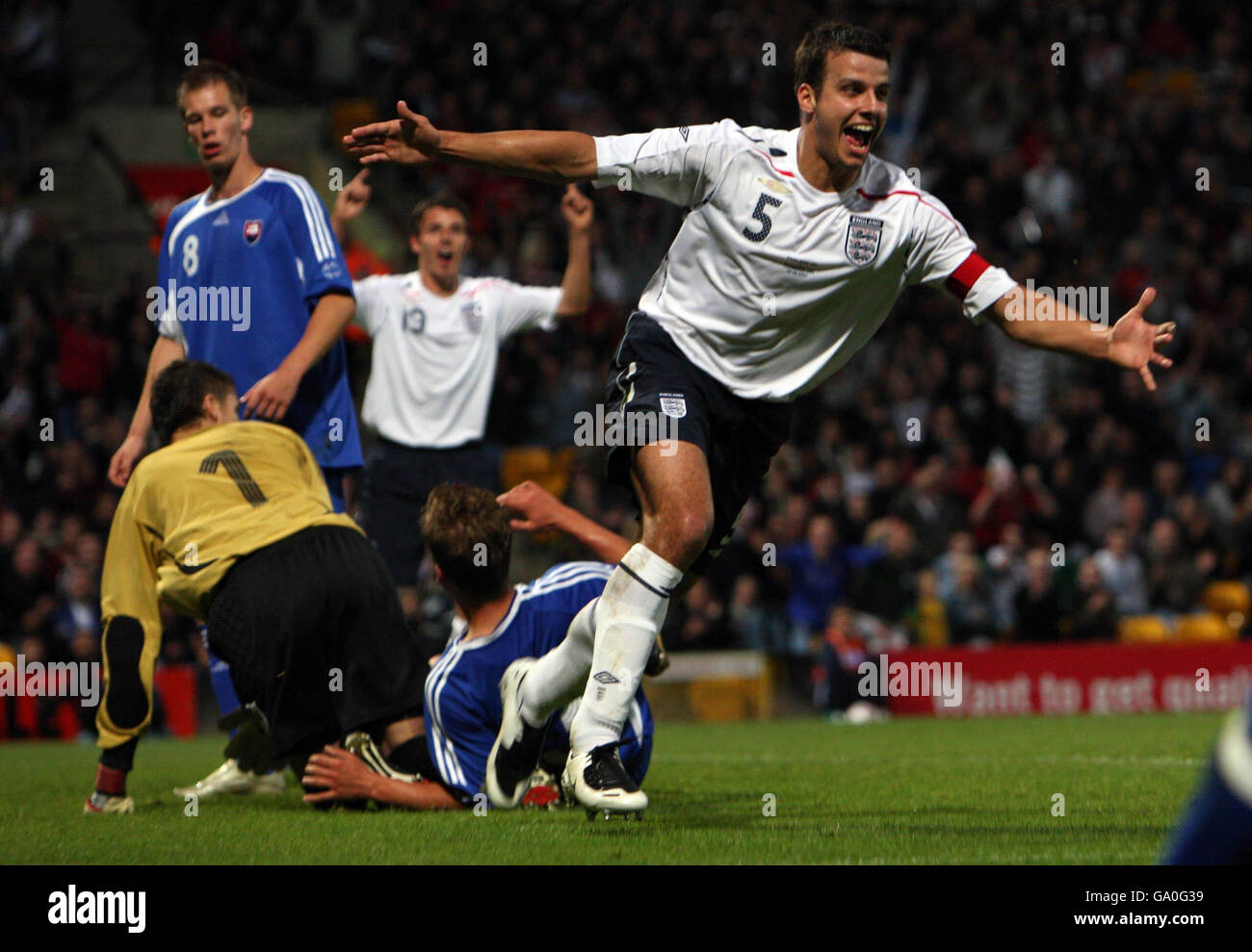 England's Steven Taylor celebrates his goal against Slovakia during the ...