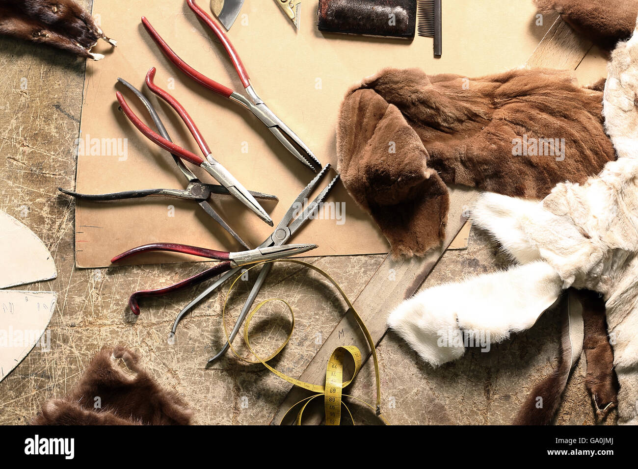 Tailor utensils hi-res stock photography and images - Alamy