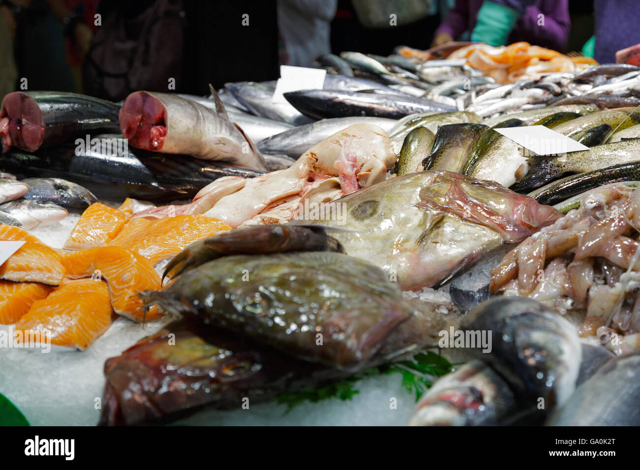 Fresh fish market hi-res stock photography and images - Alamy