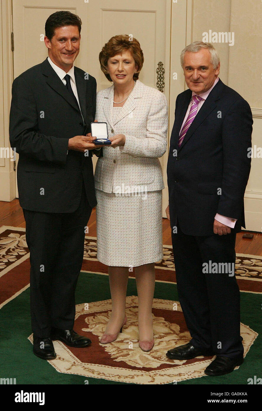 Taoiseach seal of office hi-res stock photography and images - Alamy