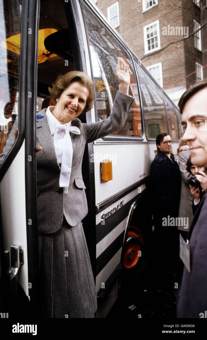 Waving smiling thatcherscans margaretthatcher hi-res stock photography ...